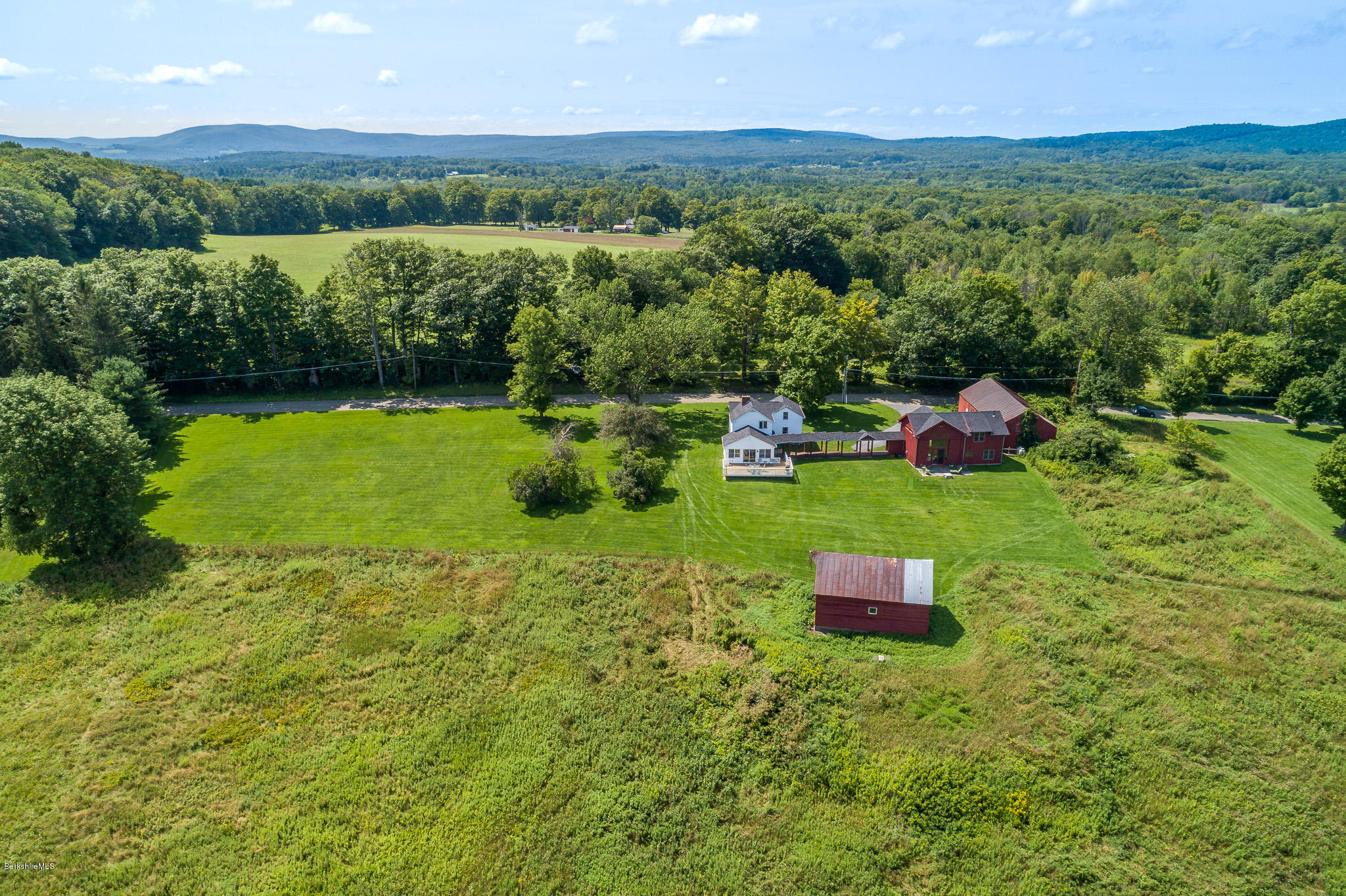 Two Homes On 3 Acres With Fabulous Mountain Views In Richmond The